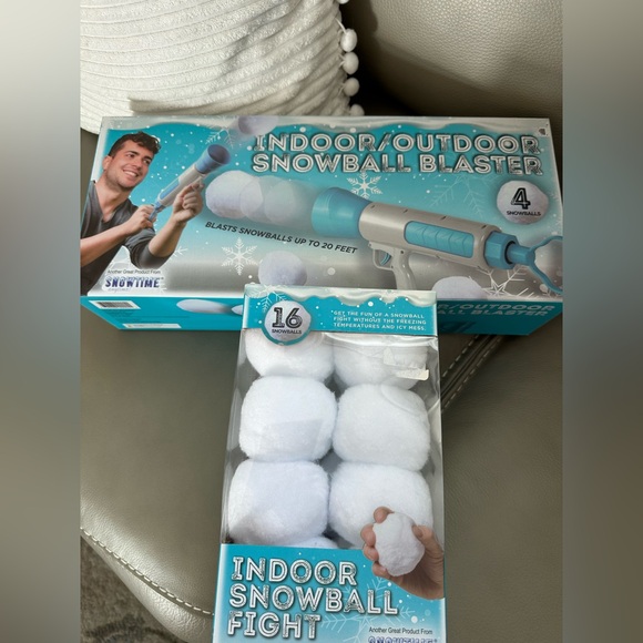 Toys | Indoor Snowball Fight New Snowball Launcher And 2 Soft Puffy ...